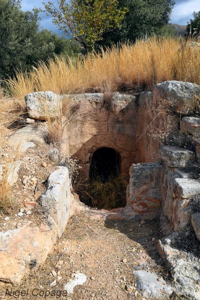 The Mycenean Citadel of Midea and its Necropolis at Dendra